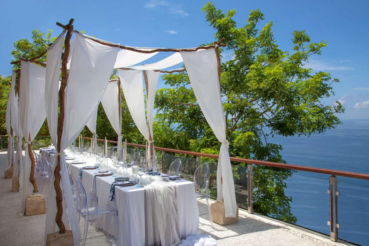 Idyllic Clifftop Wedding Venue in Bali - Tirtha Uluwatu